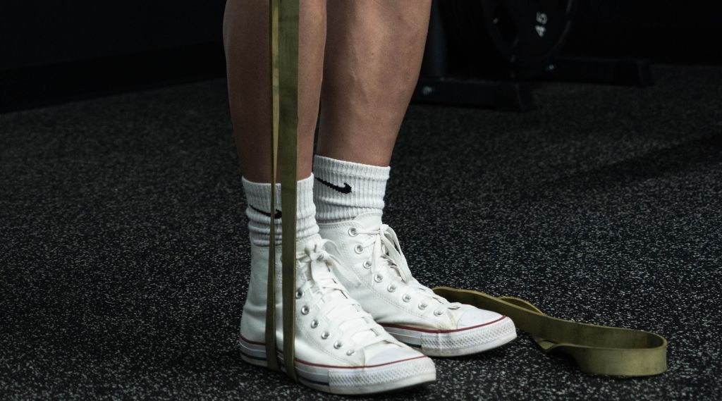 How To Do Bent Over Rows With Bands (The Proper Way)